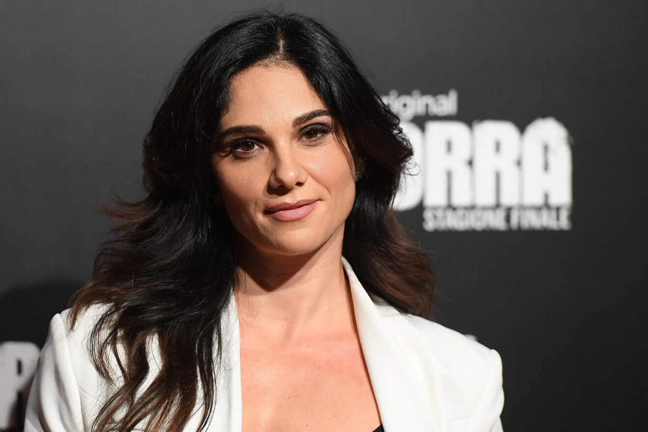 Daniela Ioia, chi è l'attrice di Mare Fuori e Un Posto al Sole? Marito ...